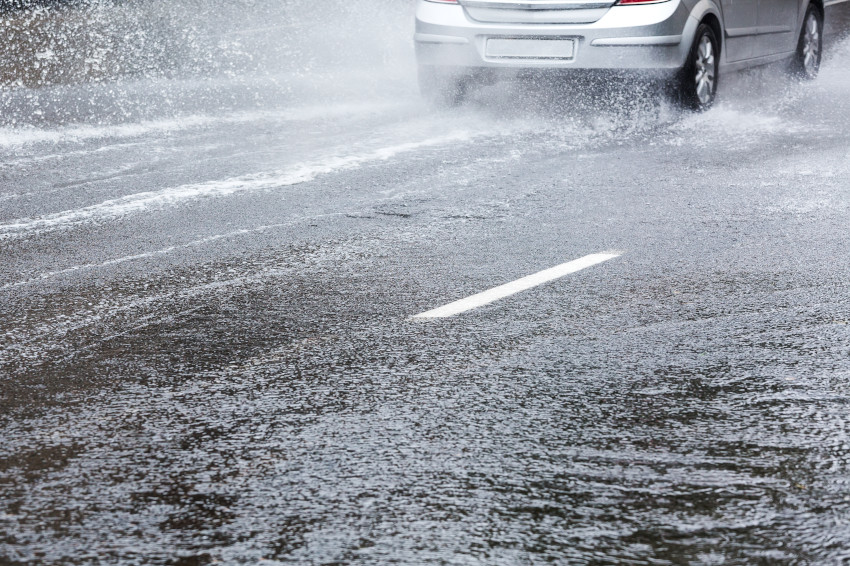 A guide to driving in the rain
